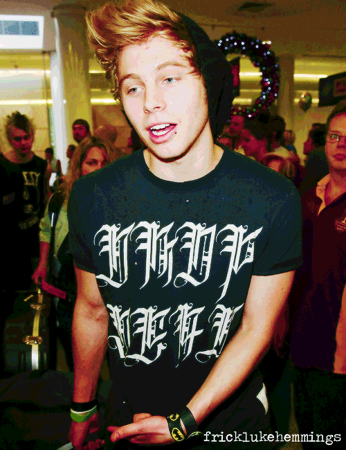 5sos 5 seconds of summer GIF - Find on GIFER