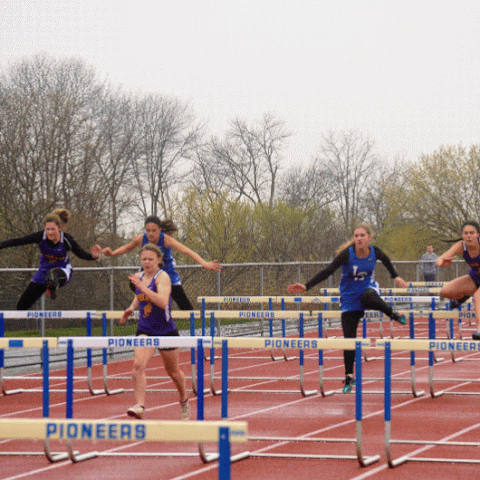 GIF track - animated GIF on GIFER