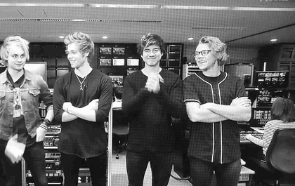 GIF 5 seconds of summer - animated GIF on GIFER