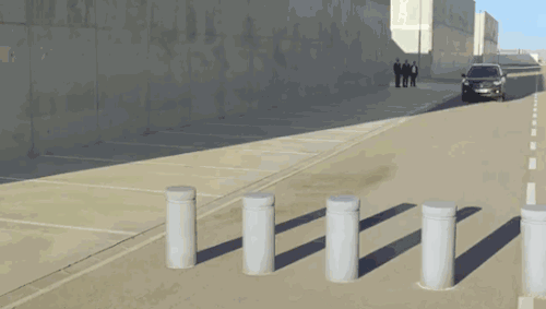 GIF collision illusion - animated GIF on GIFER