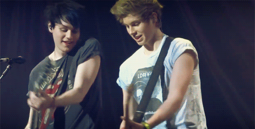 GIF 5sos 5 seconds of summer luke hemmings - animated GIF on GIFER