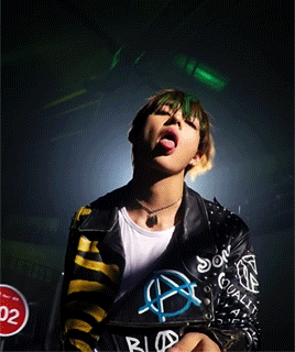 Tae kpop s reactions GIF - Find on GIFER