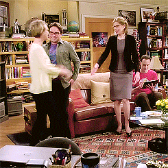 The big bang theory penny big bang theory GIF - Find on GIFER