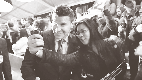 GIF bones david boreanaz emily deschanel - animated GIF on GIFER