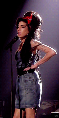 Amy winehouse GIF - Find on GIFER