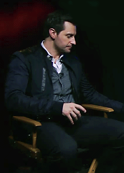 Interview the hobbit 500 GIF - Find on GIFER