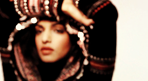 Mia GIF - Find on GIFER