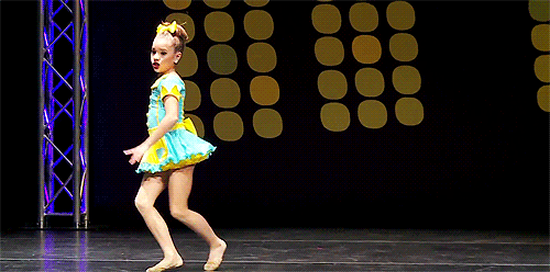 Mackenzie ziegler GIF - Find on GIFER