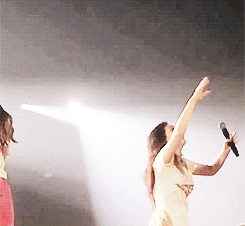 Contenido saltando cancion GIF - Encontrar en GIFER