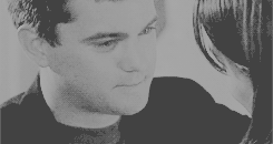 GIF joshua jackson katie holmes dawsons creek - animated GIF on GIFER