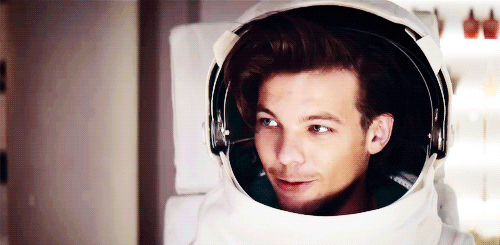 So many s wtf louis GIF - Find on GIFER