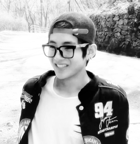 GIF kim taehyung - animated GIF on GIFER