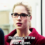 Felicity smoak GIF - Find on GIFER