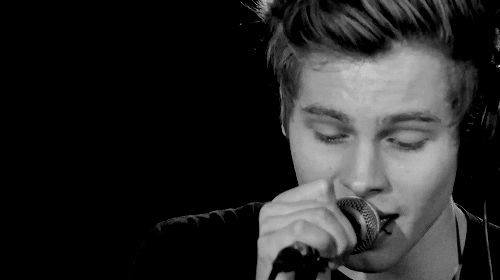 5sos 5 seconds of summer luke GIF - Find on GIFER