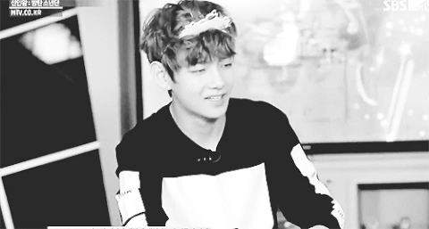 Glitter eye shadow GIF - Find on GIFER