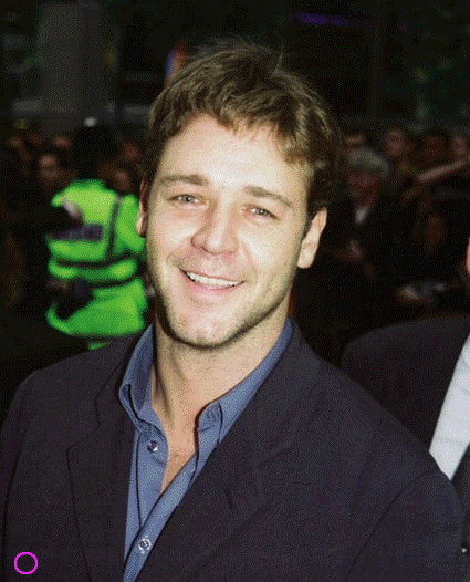 GIF russell crowe - animated GIF on GIFER