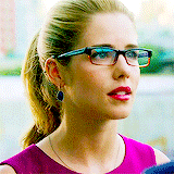 Felicity smoak GIF - Find on GIFER