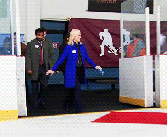 Queue GIF - Find on GIFER