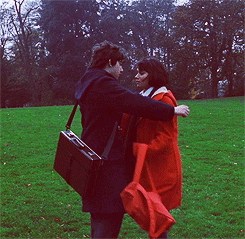 GIF hiding - animated GIF on GIFER