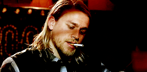 Smoke sons of anarchy charlie hunnam GIF - Find on GIFER