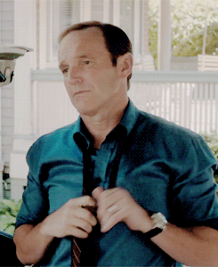 Clark gregg GIF - Find on GIFER