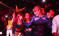 Sacando Un Cuchillo Gif Tumblr