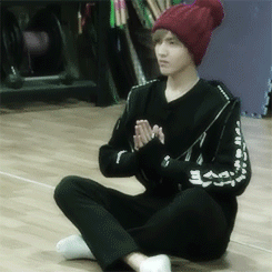 GIF kris - animated GIF on GIFER