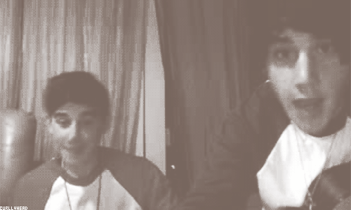 Twins GIF - Find on GIFER