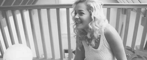 Girl fire louis GIF - Find on GIFER