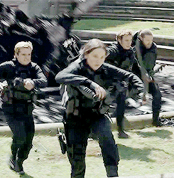 Mockingjay mockingjay part 2 this is gonna be intense GIF - Find on GIFER