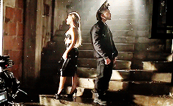 H hunts ariana grande hunt GIF - Find on GIFER