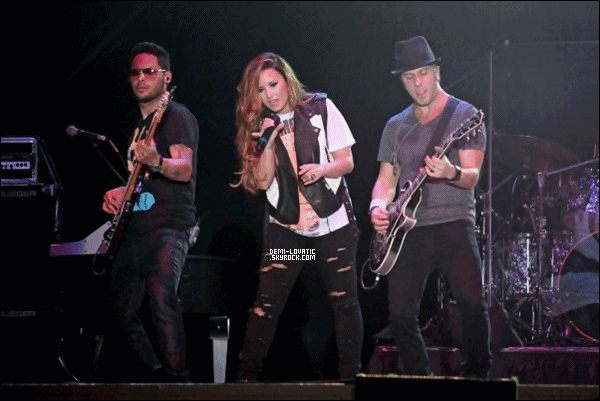 Lovatic GIF - Find on GIFER