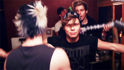 5 seconds of summer GIF - Find on GIFER