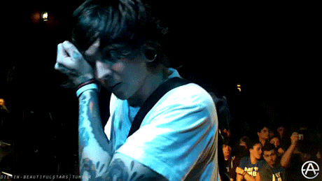 Ptv pierce the veil basse GIF - Trouver sur GIFER