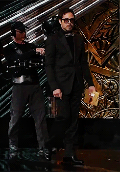 GIF oscars robert downey jr rdj - animated GIF on GIFER