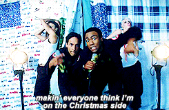 Troy x abed GIF - Encontrar en GIFER