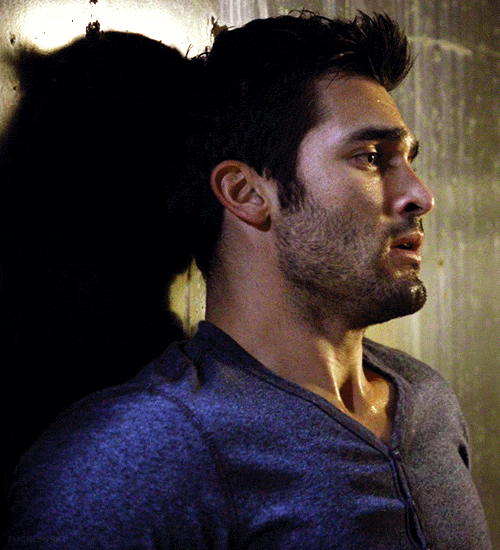 Gif De Derek Hale Sonriendo Teen Wolf Season 3, Episode 14: "More Bad