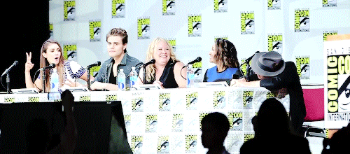 Comic con GIF - Find on GIFER