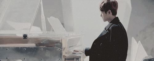 Piano GIF - Find on GIFER