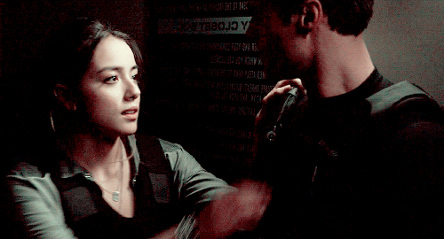 Q James Bond Gif D6fc James Bond James Bond James Bond GIFs | Tenor