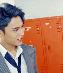 Blue hair GIF - Find on GIFER