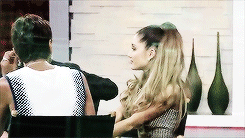H ariana grande hunt ariana grande GIF - Find on GIFER