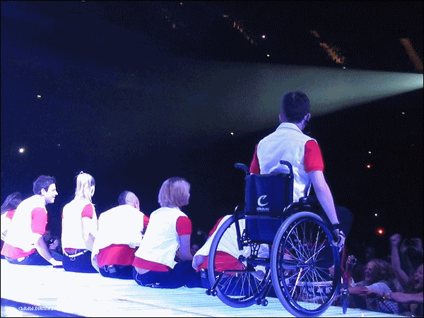 Glee cast GIF - Find on GIFER