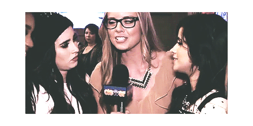 Smiling happy interview GIF - Find on GIFER