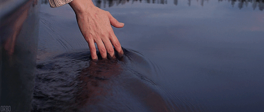 GIF water cinemagraph satisfying - animated GIF on GIFER