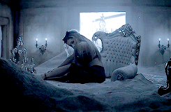 H hunts ariana grande hunt GIF - Find on GIFER