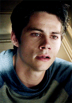 Gif De Stiles Stilinski Llorando