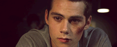 Gif De Stiles Stilinski Llorando