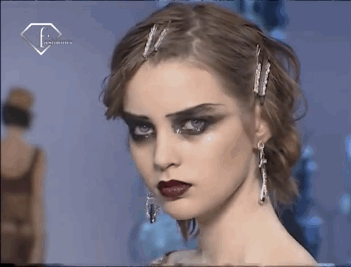 GIF modelo - GIF animado em GIFER