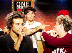 Louis tomlinson one direction 1d GIF - Find on GIFER